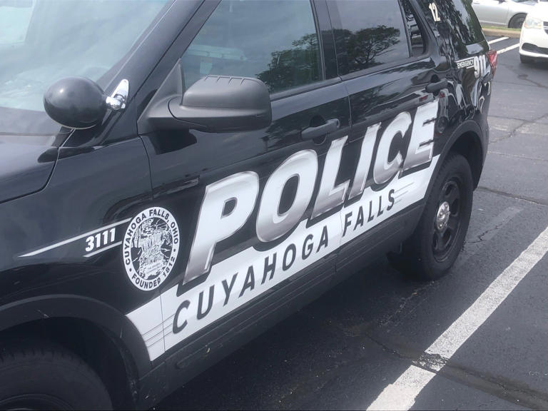 Cuyahoga Falls police investigate crash after driver flees traffic stop