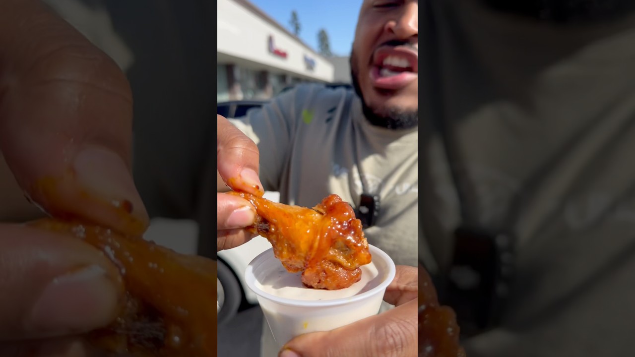 I tried American deli wings for the first time 🍗
