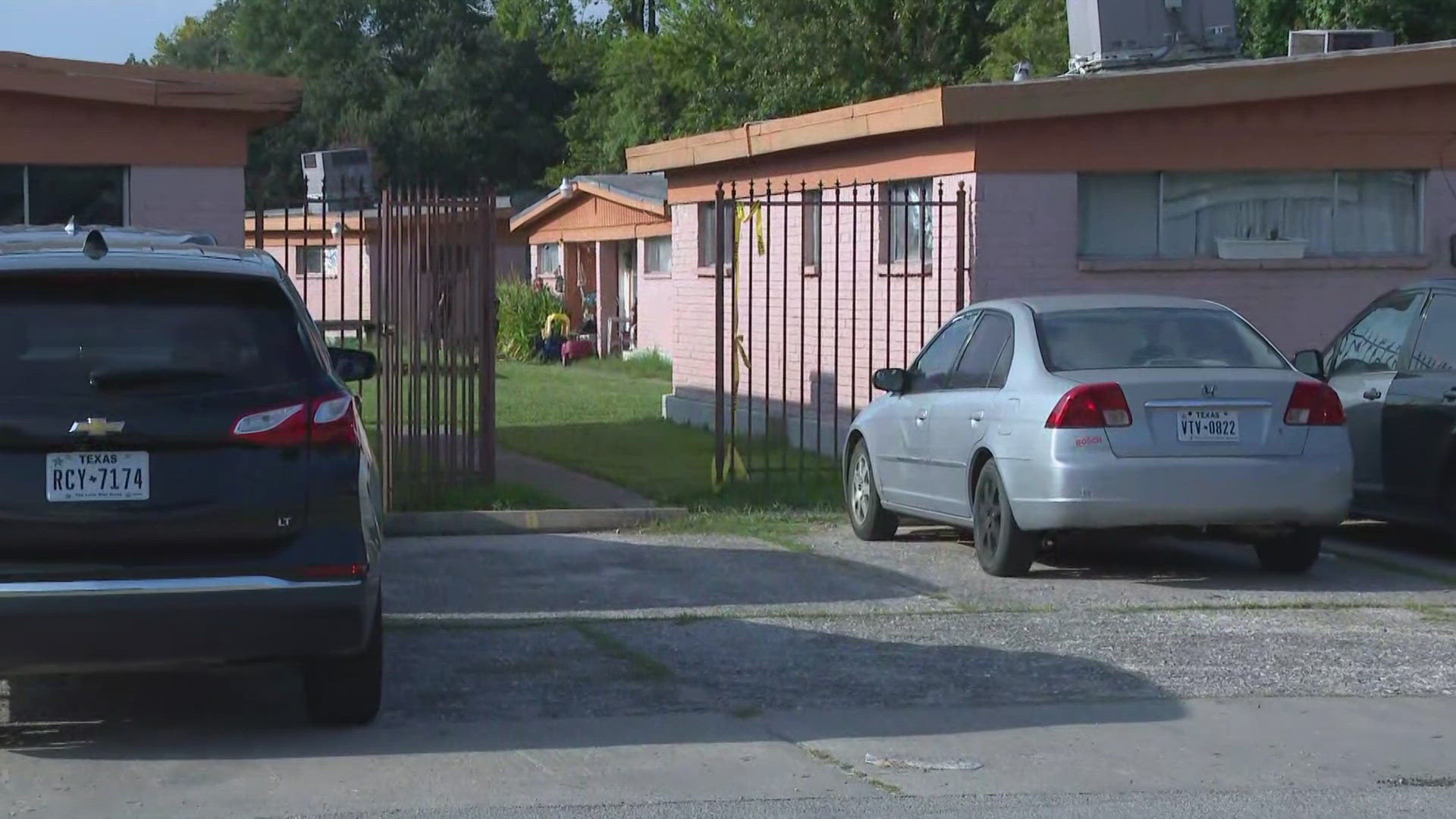 Man breaking into Aldine-area home dies after cutting arm while ...