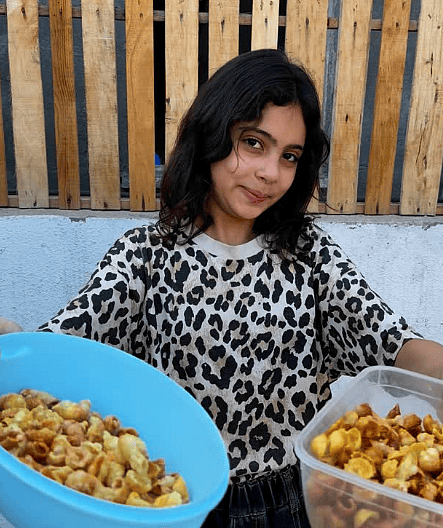 Gaza: Viral 11-year-old Palestinian chef who makes 'famine bread ...