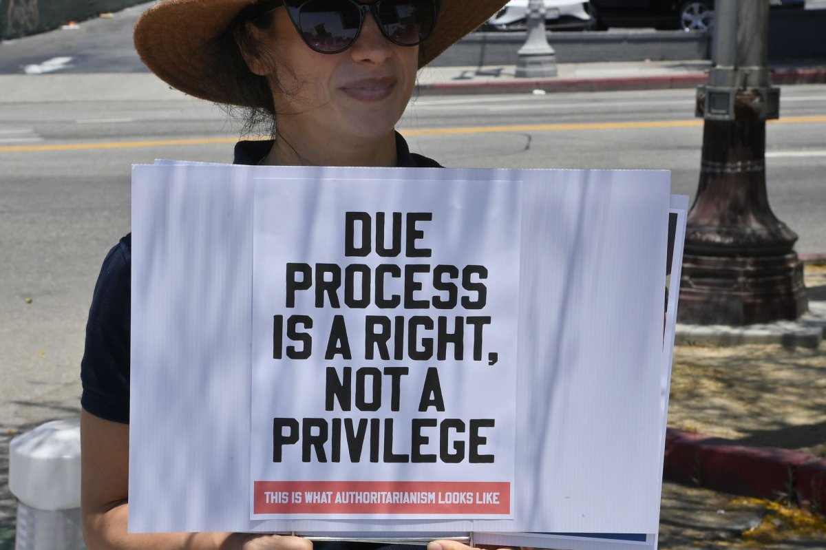 Judge blocks expedited deportation of migrants without due process