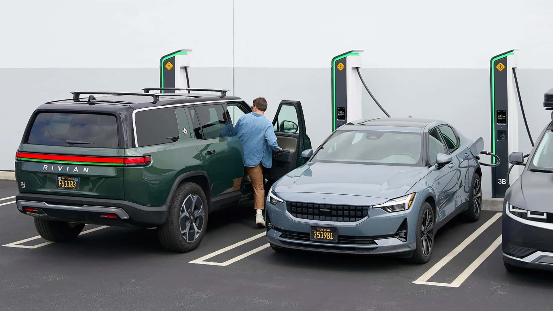 Rivian’s EV charging network is growing fast, and it just hit a major ...