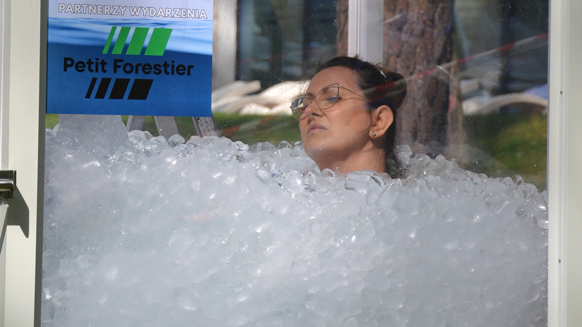 Longest time fully in ice (female) - 3 hours, 33 mins and 33 seconds by ...