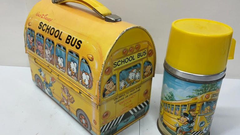 9 Old-School Lunch Boxes That'll Make You Feel Like A Kid Again