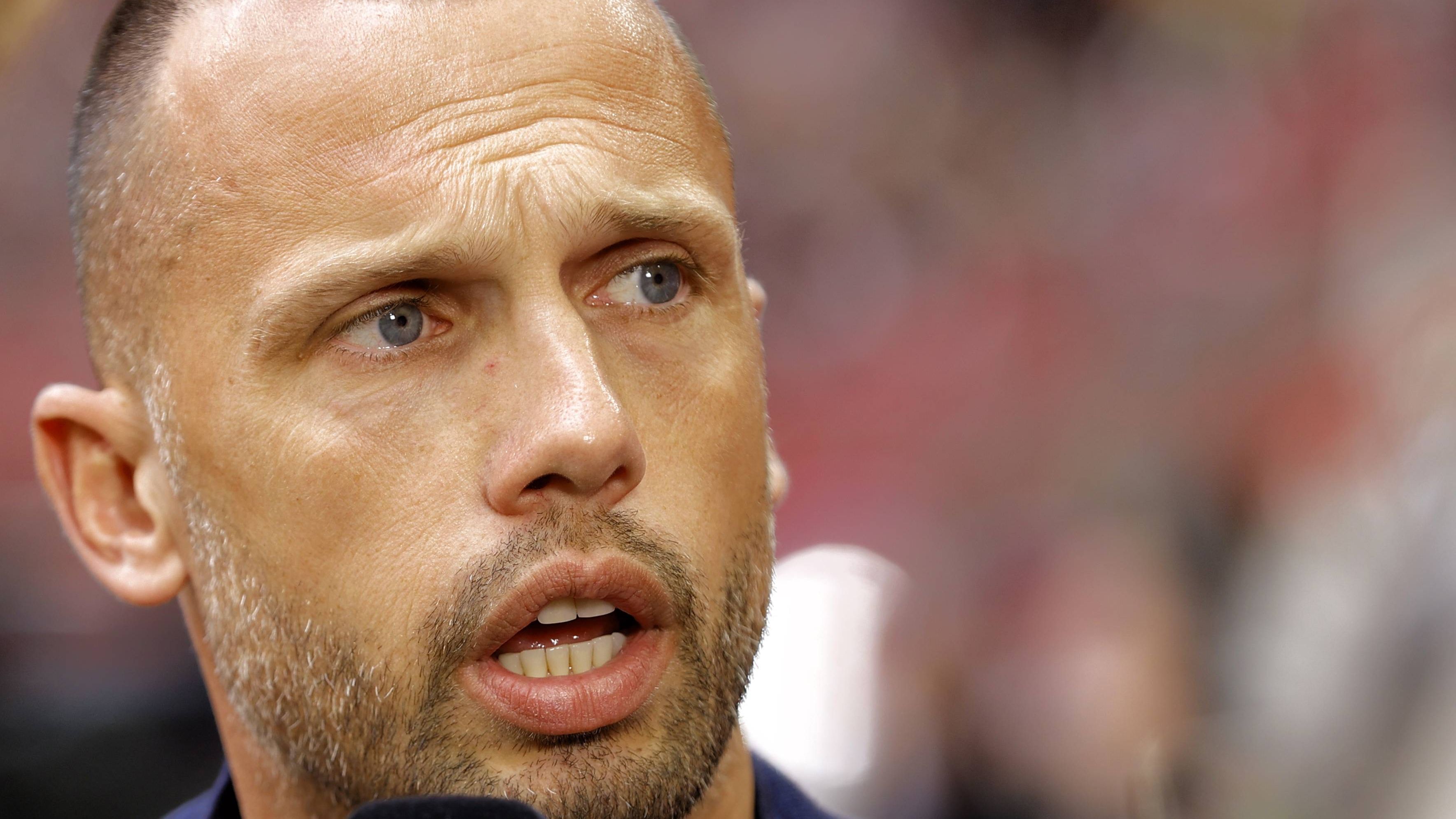 Heitinga vertelt wat er aan de hand is met Ajax-spits Brobbey