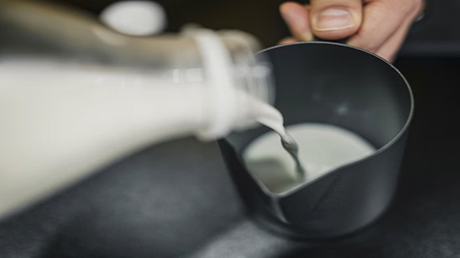 Health Tips: Drinking a glass of milk every night brings positive ...