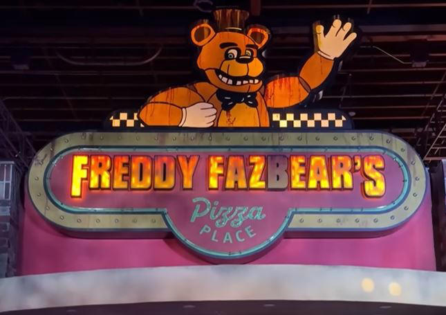 Five Nights At Freddy's HHN House Impressive Animatronics but Less ...