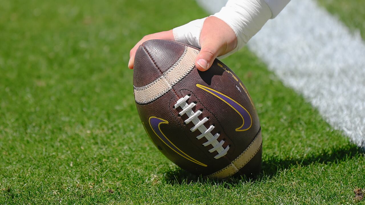 Ole Miss Rebels defeat LSU Tigers 24-19