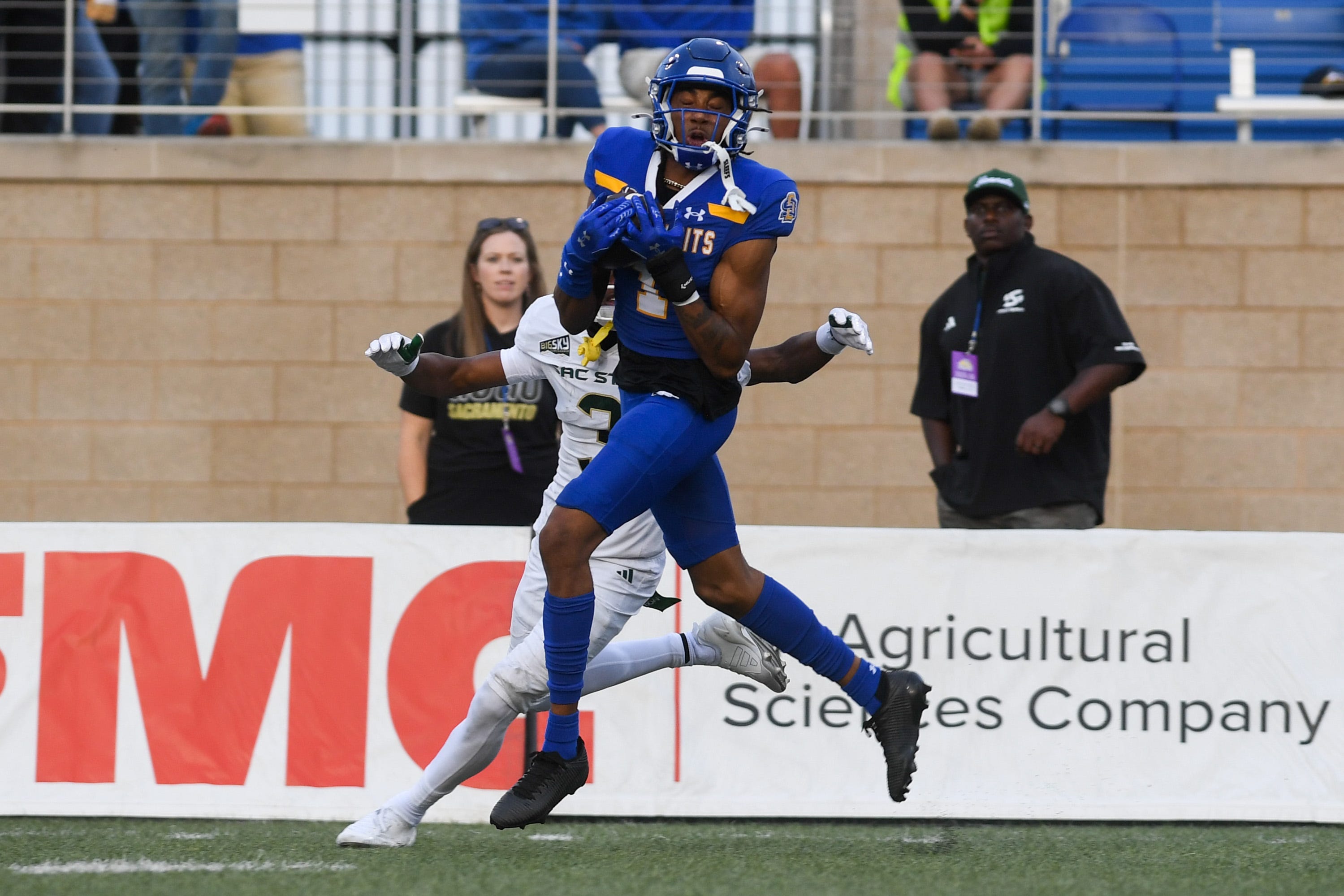 South Dakota State football kicks off 2025 season with win over ...
