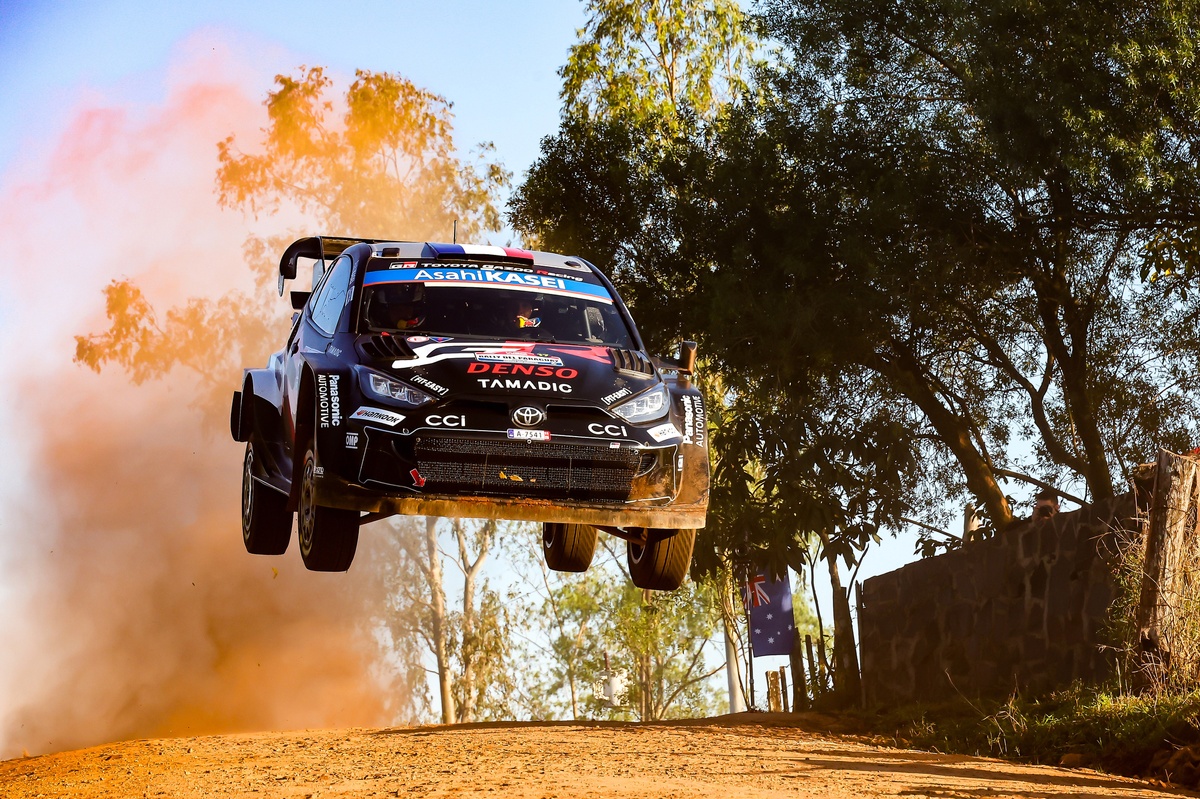 Ogier rockets to WRC Rally Paraguay lead as Rovanpera suffers puncture