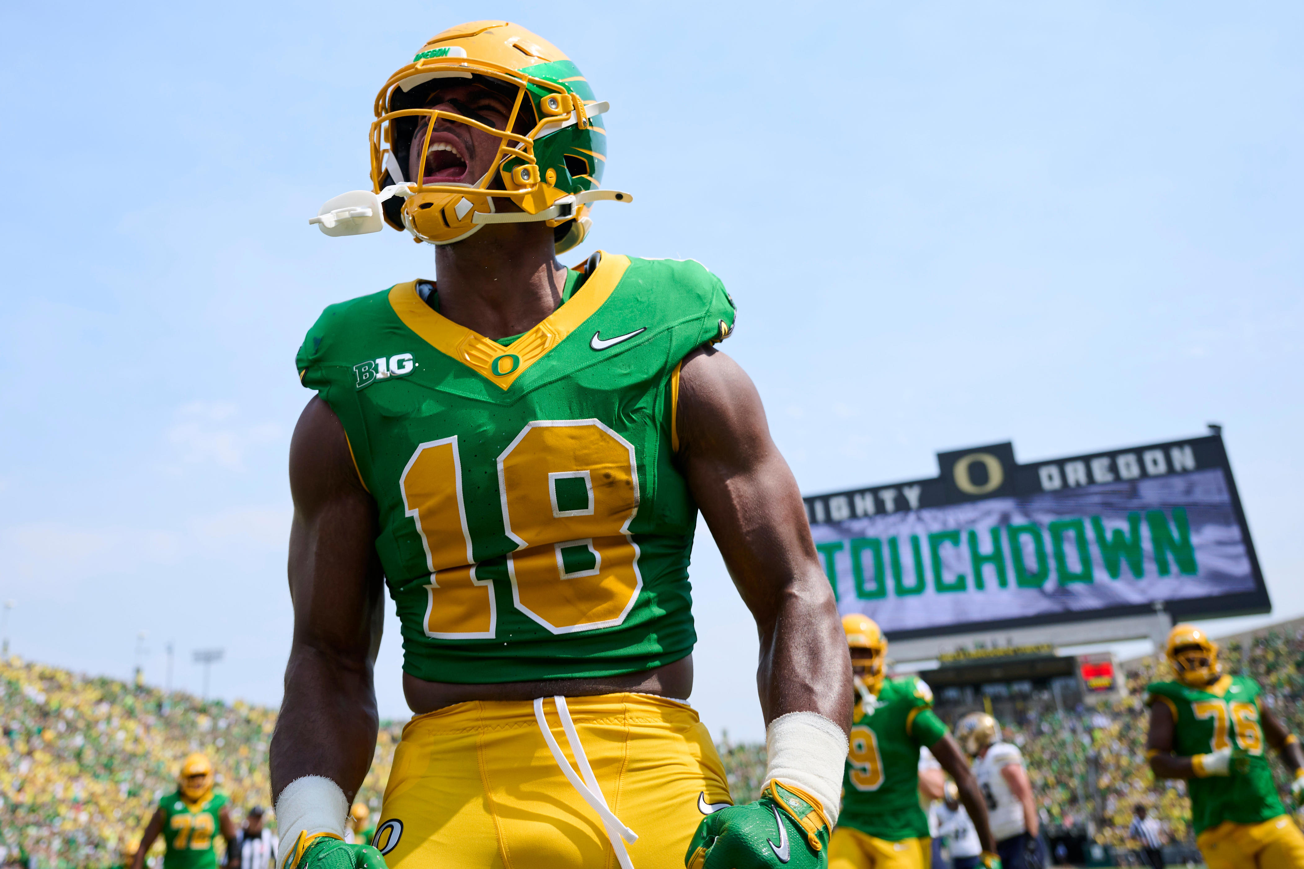 Three Oregon Ducks named as Walter Camp second team All-Americans