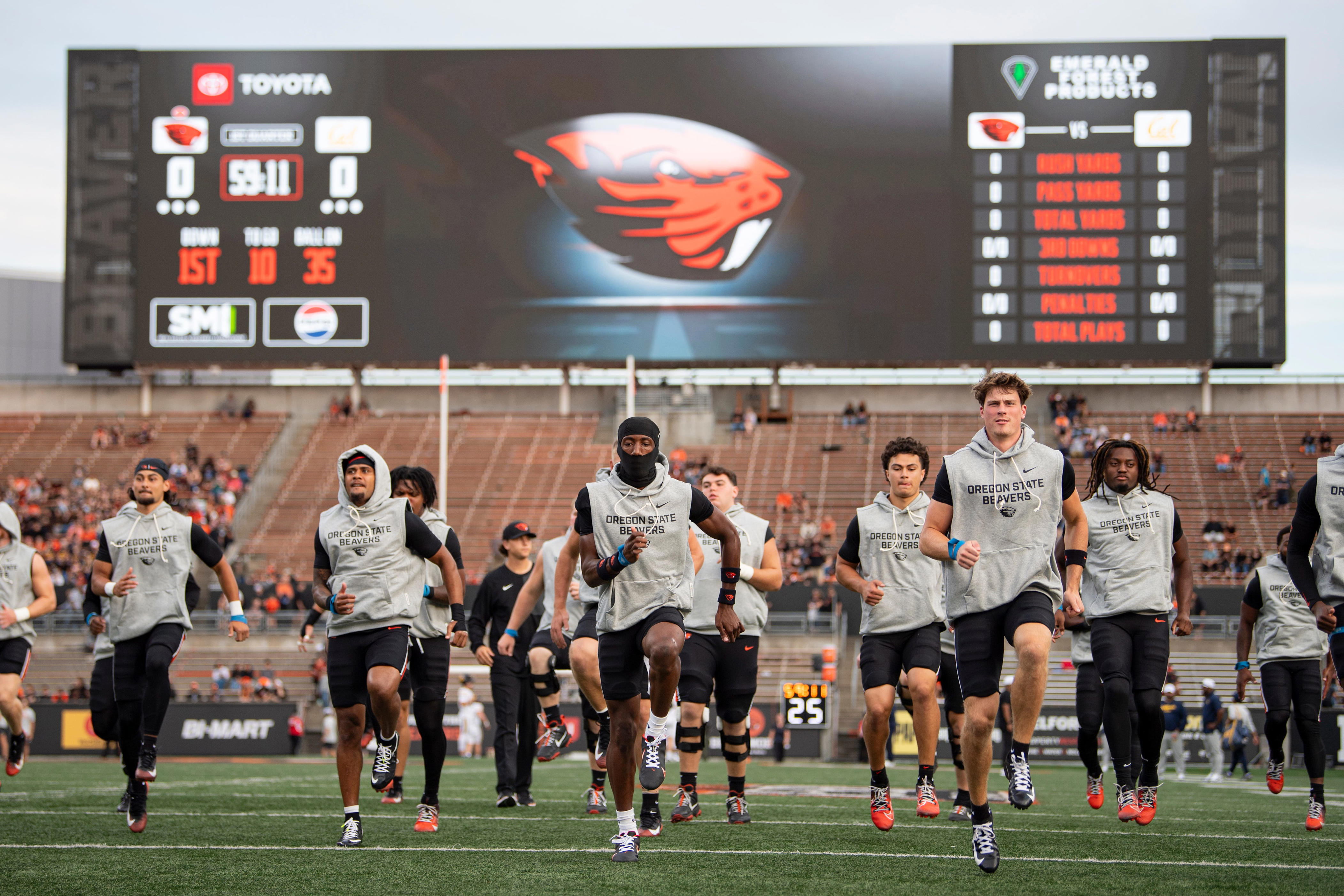 Oregon State football transfer portal tracker. Who's in and out?