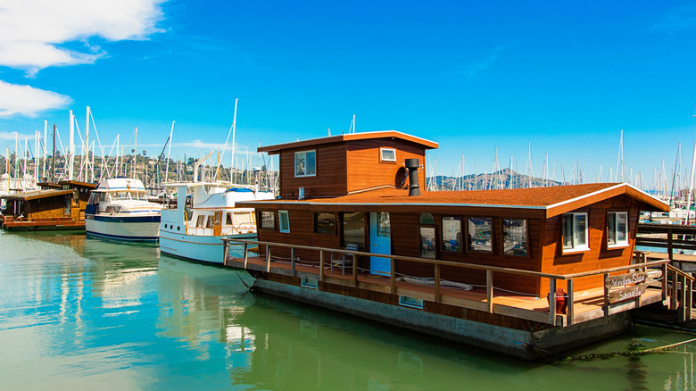 What You Should Know Before Living In A Houseboat