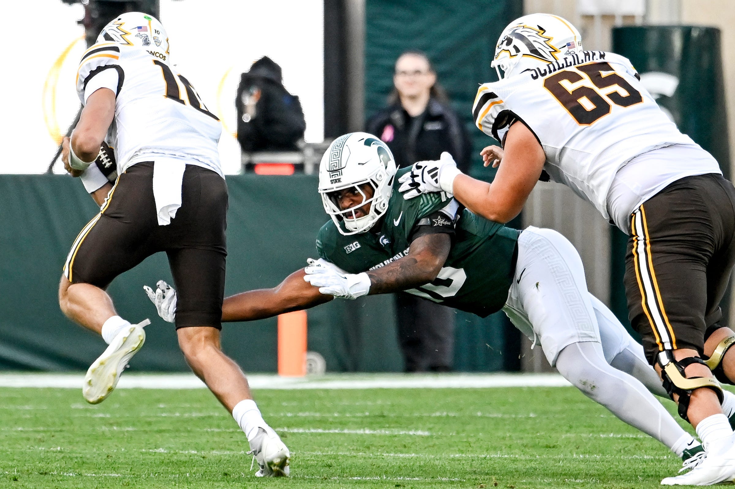 Jonathan Smith provides injury update on LB Wayne Matthews, others ...