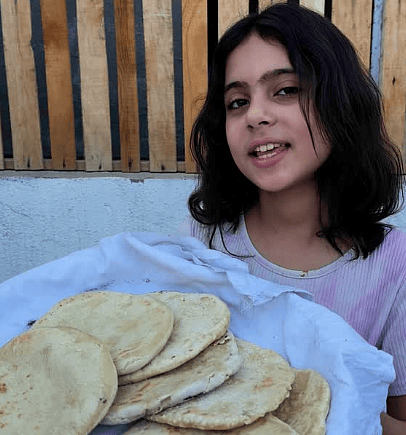 Gaza: Viral 11-year-old Palestinian chef who makes 'famine bread ...