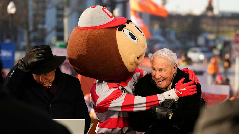 Lee Corso Pays Tribute To "First Love" For Final Headgear Pick At Ohio ...