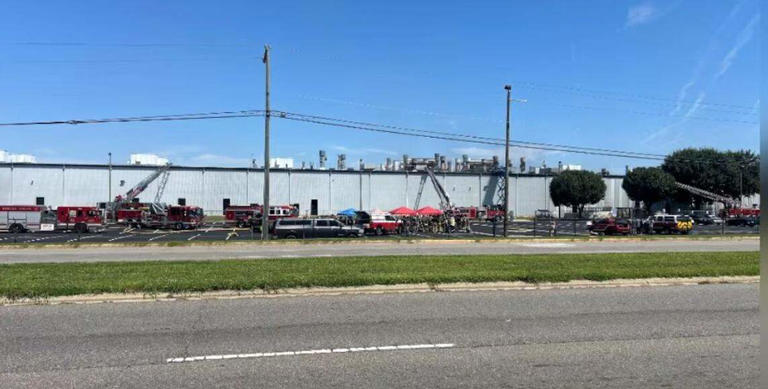 Huge plumes of smoke billow from fire at NC Freightliner truck plant on ...