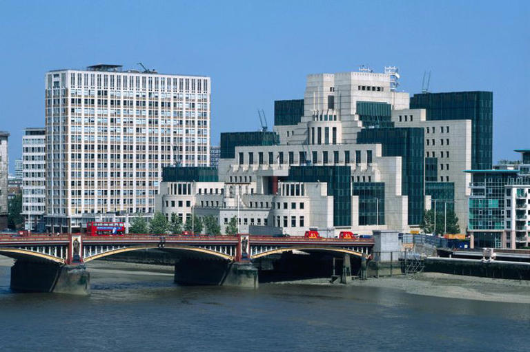 Spy bosses MI5 looking for real life James Bond 'Q' to add crazy ...