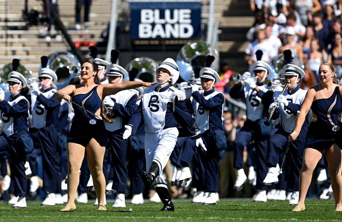 Penn State Blue Band's first-ever female drum major nails flip in ...