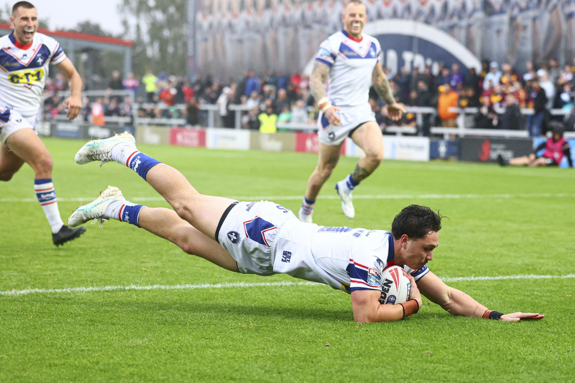 Wakefield Trinity thrash Huddersfield Giants to move back into play-off ...