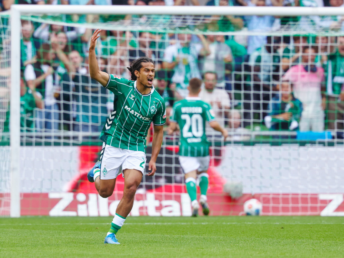 Isaac Schmidt trifft beim Bundesliga-Einstand