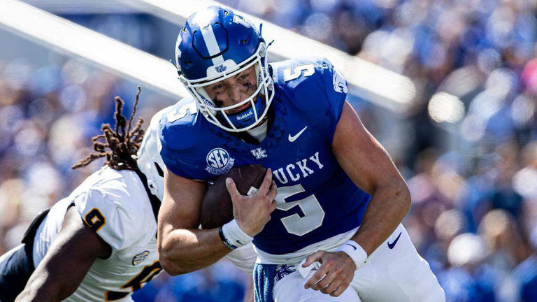 Zach Calzada's Kentucky football debut was a dud, but he gets vote of ...