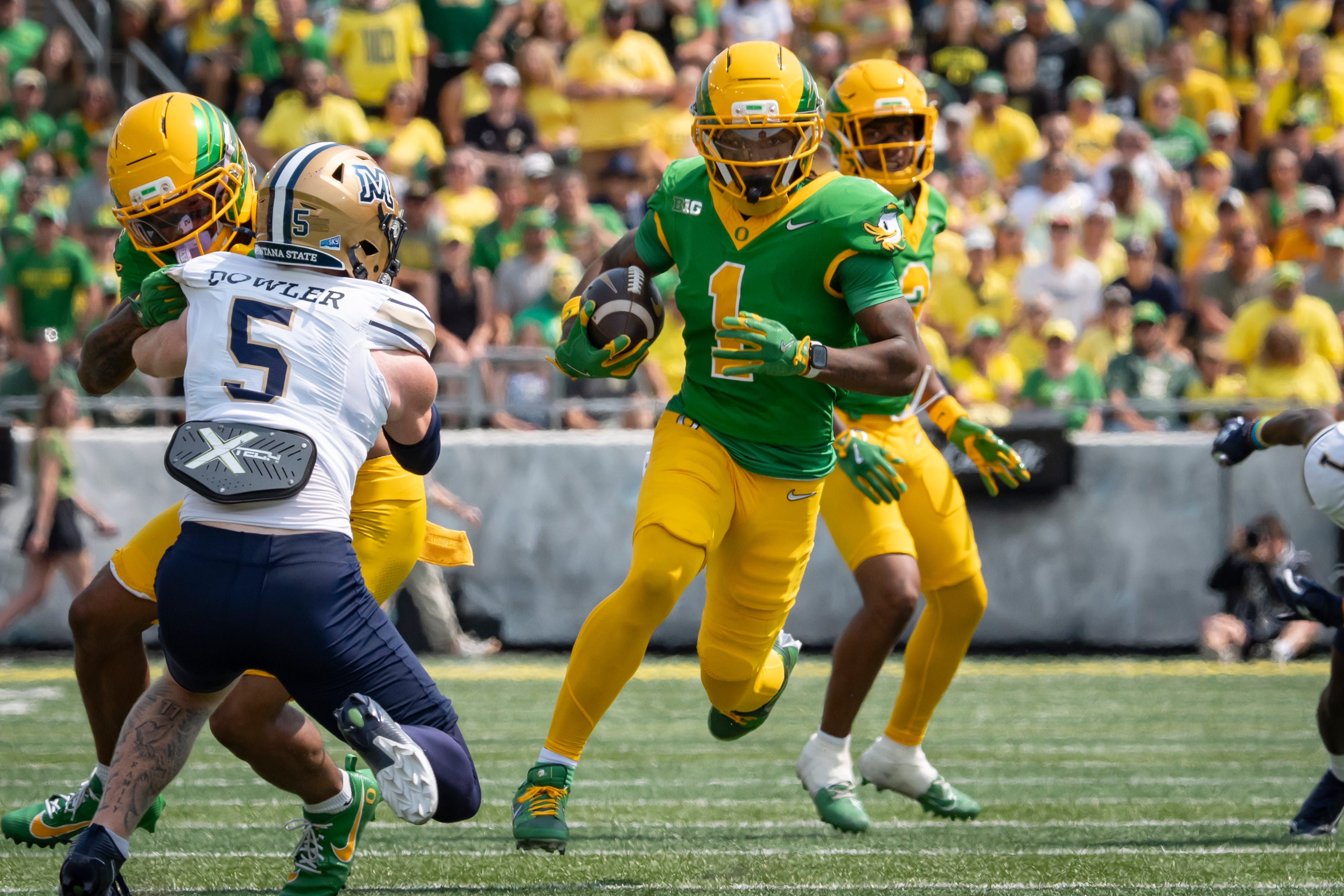 How did wide receiver Dakorien Moore perform in his Oregon football ...