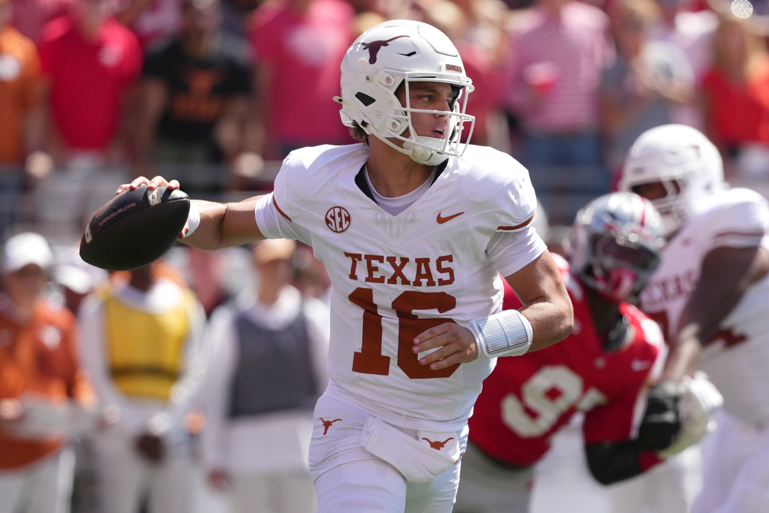 Former NFL QB Sounds Injury Alarm About Texas' Arch Manning