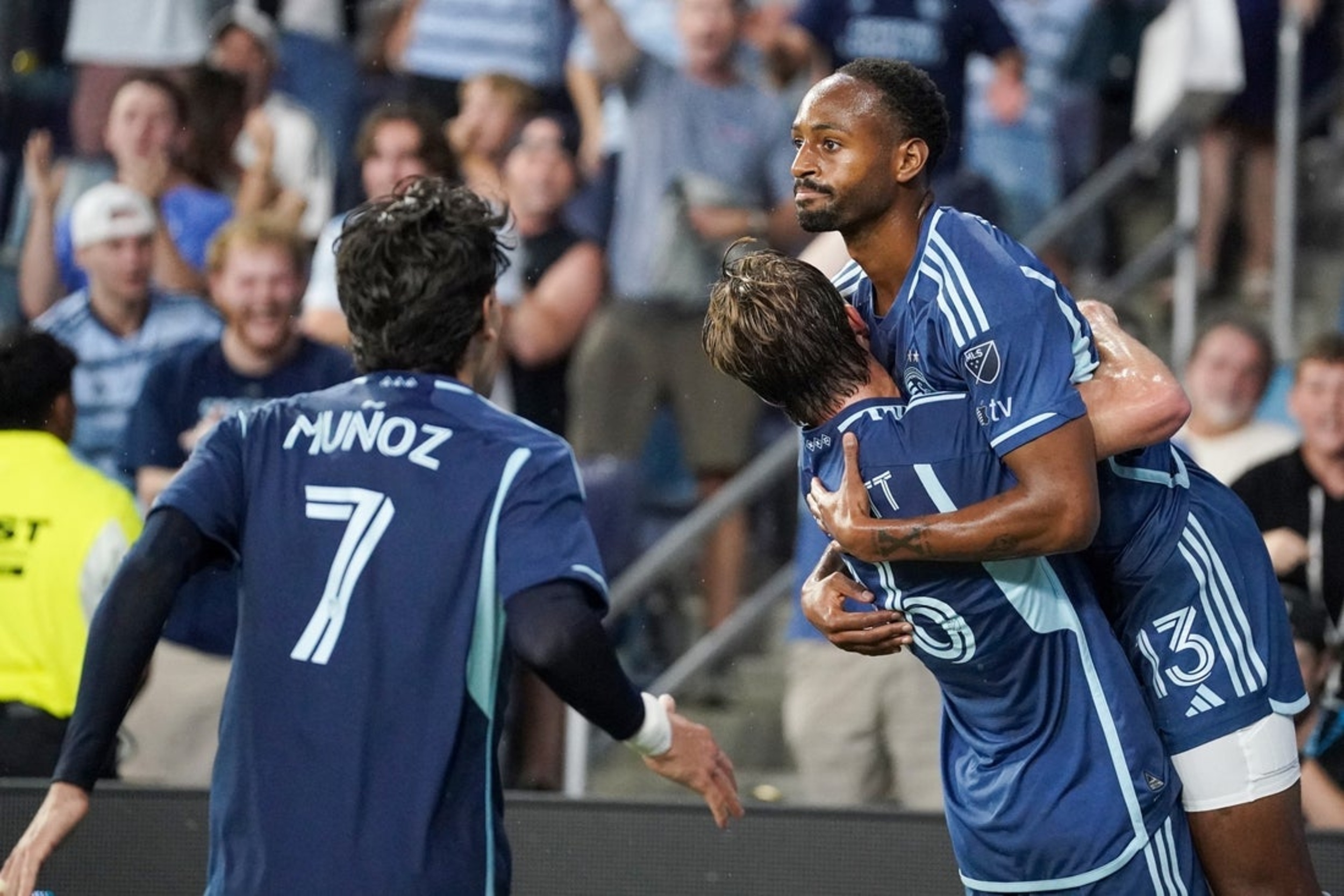 Sporting Kansas City scores three late to stun Rapids
