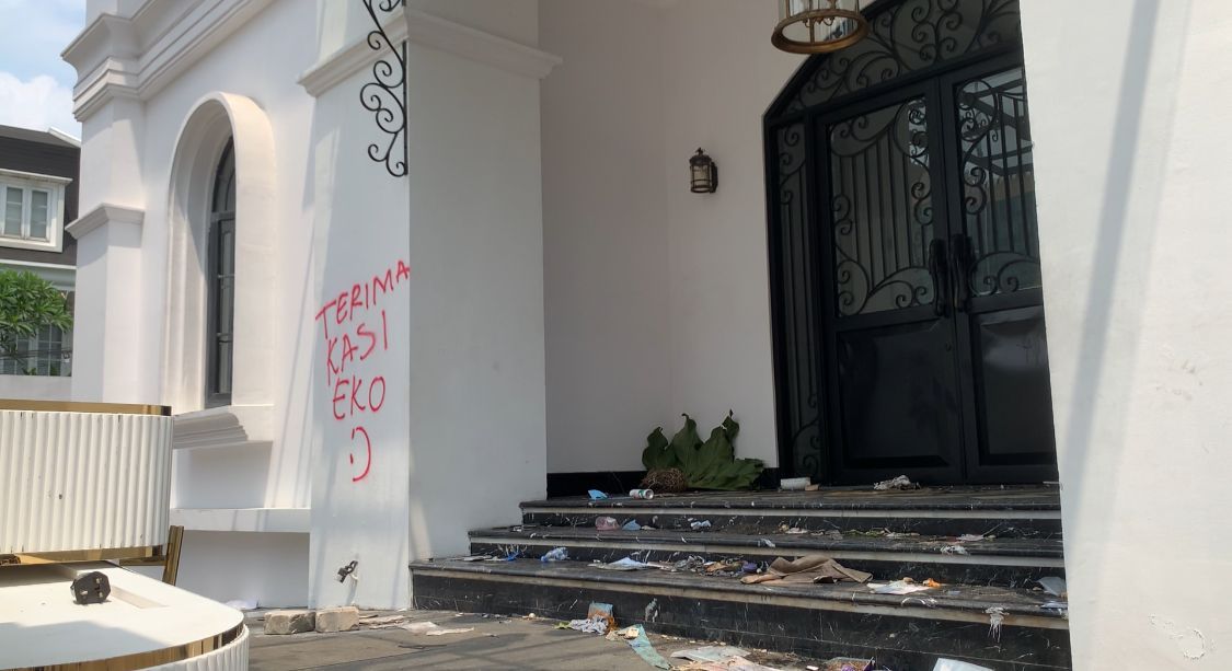 Kondisi Rumah Eko Patrio Setelah Dijarah Massa, Dinding Banyak Coretan ...
