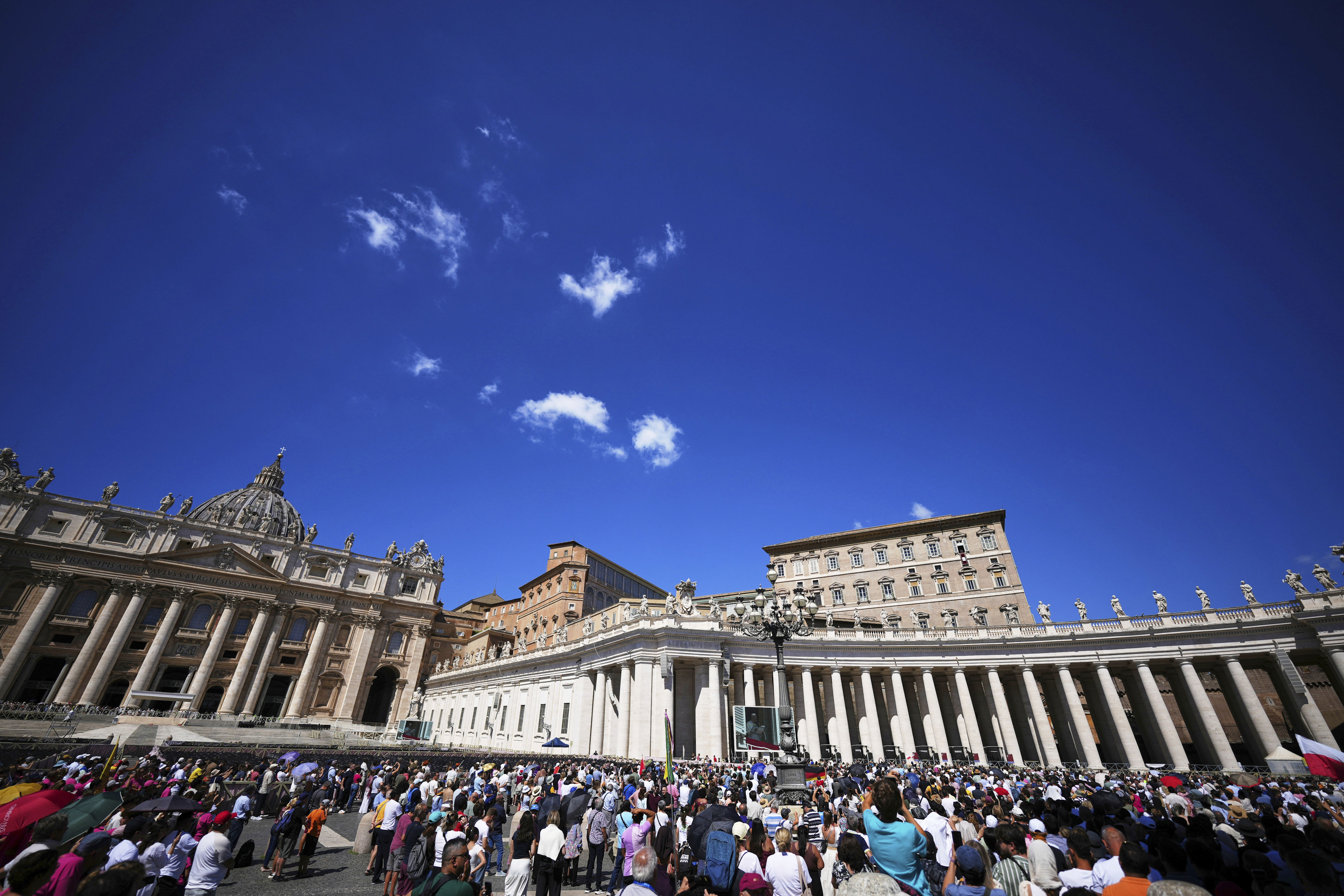 Pope demands end to ‘pandemic of arms’ as he prays for victims of ...
