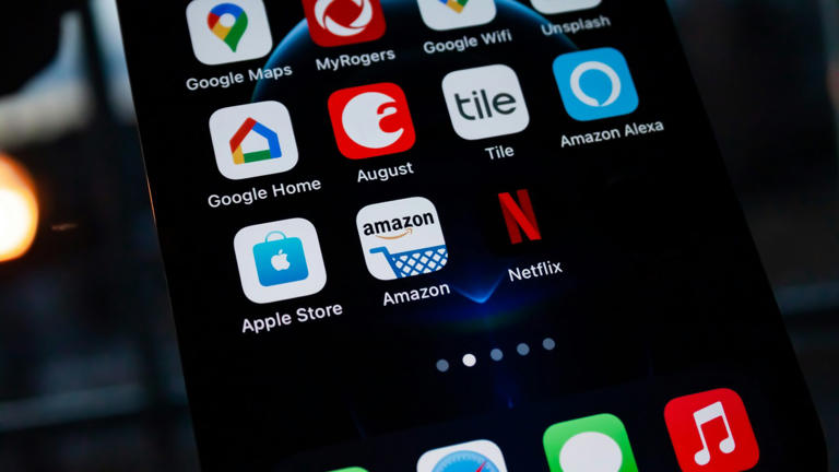 Popular apps vanish from stores amid 2025 privacy crackdowns