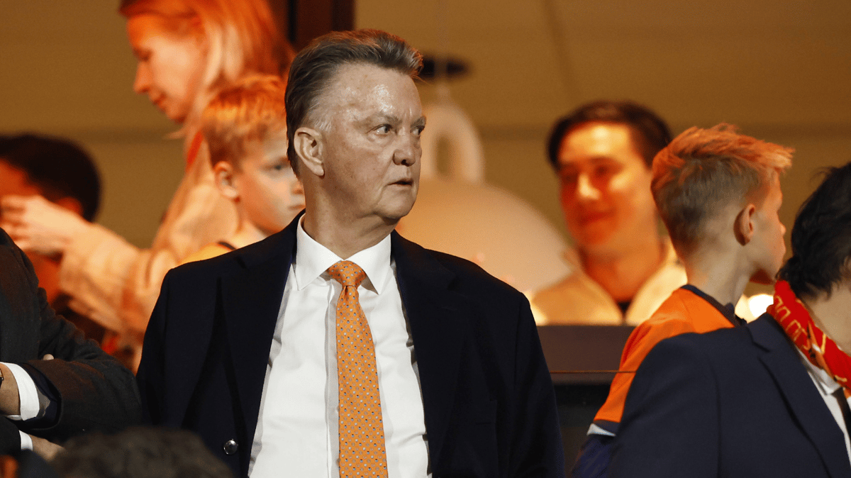 Gaf Louis van Gaal het nekschot? Ajax-insider wijst naar 'duimpje ...