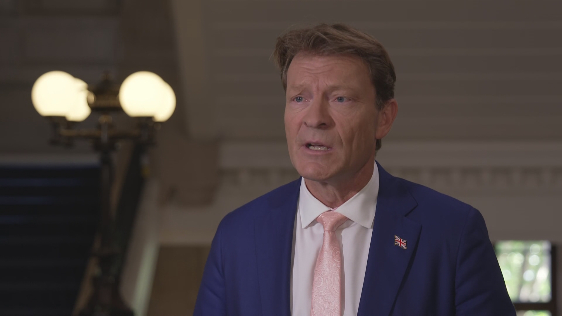 Reform: Govt prioritising illegal migrants over Britons