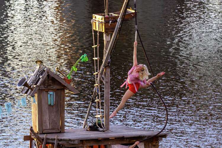 Flotsam River Circus thrills with waterfront show in Rensslaer