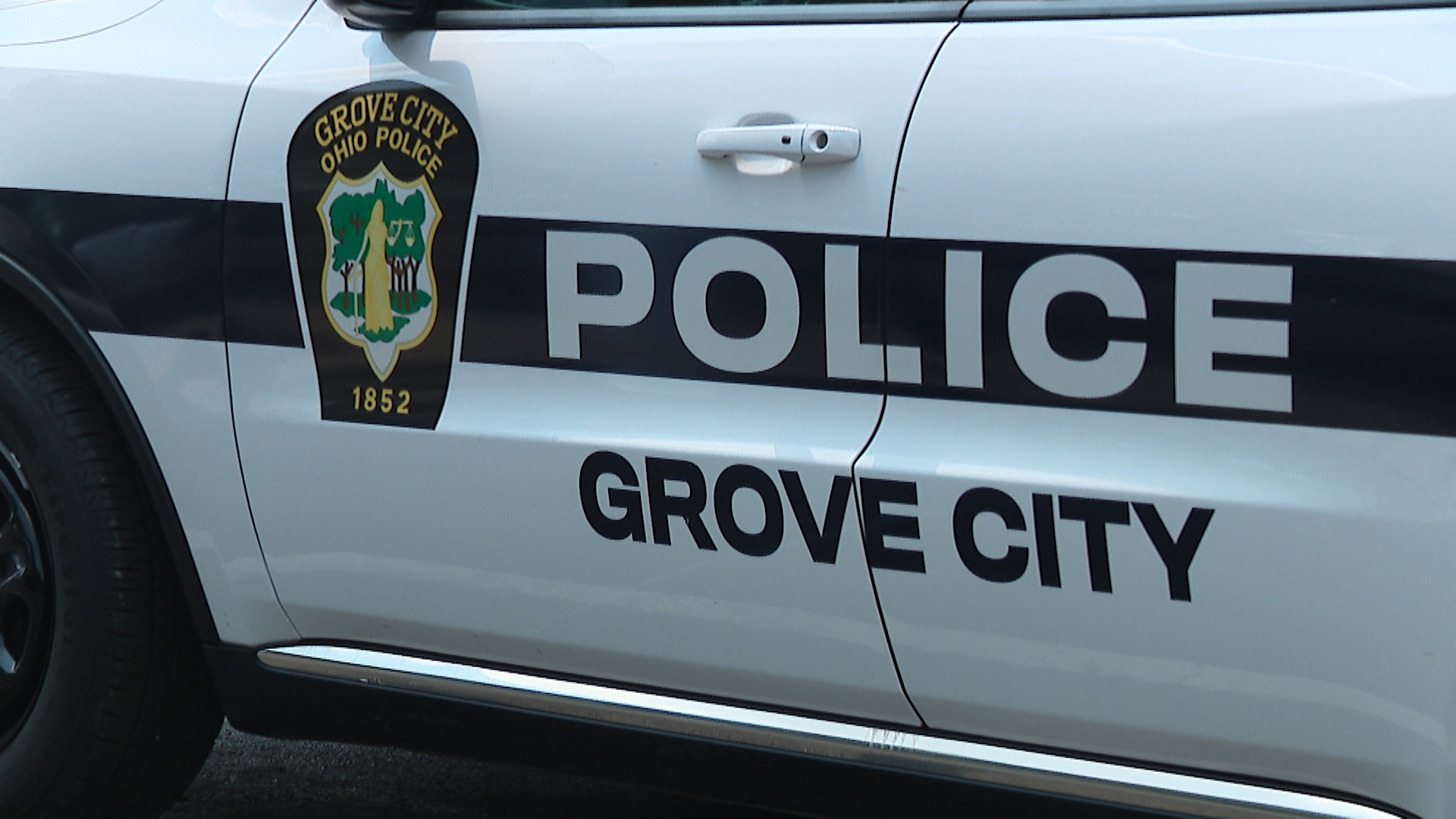 Police: Pursuit in Grove City ends in crash, killing 2 connected to thefts