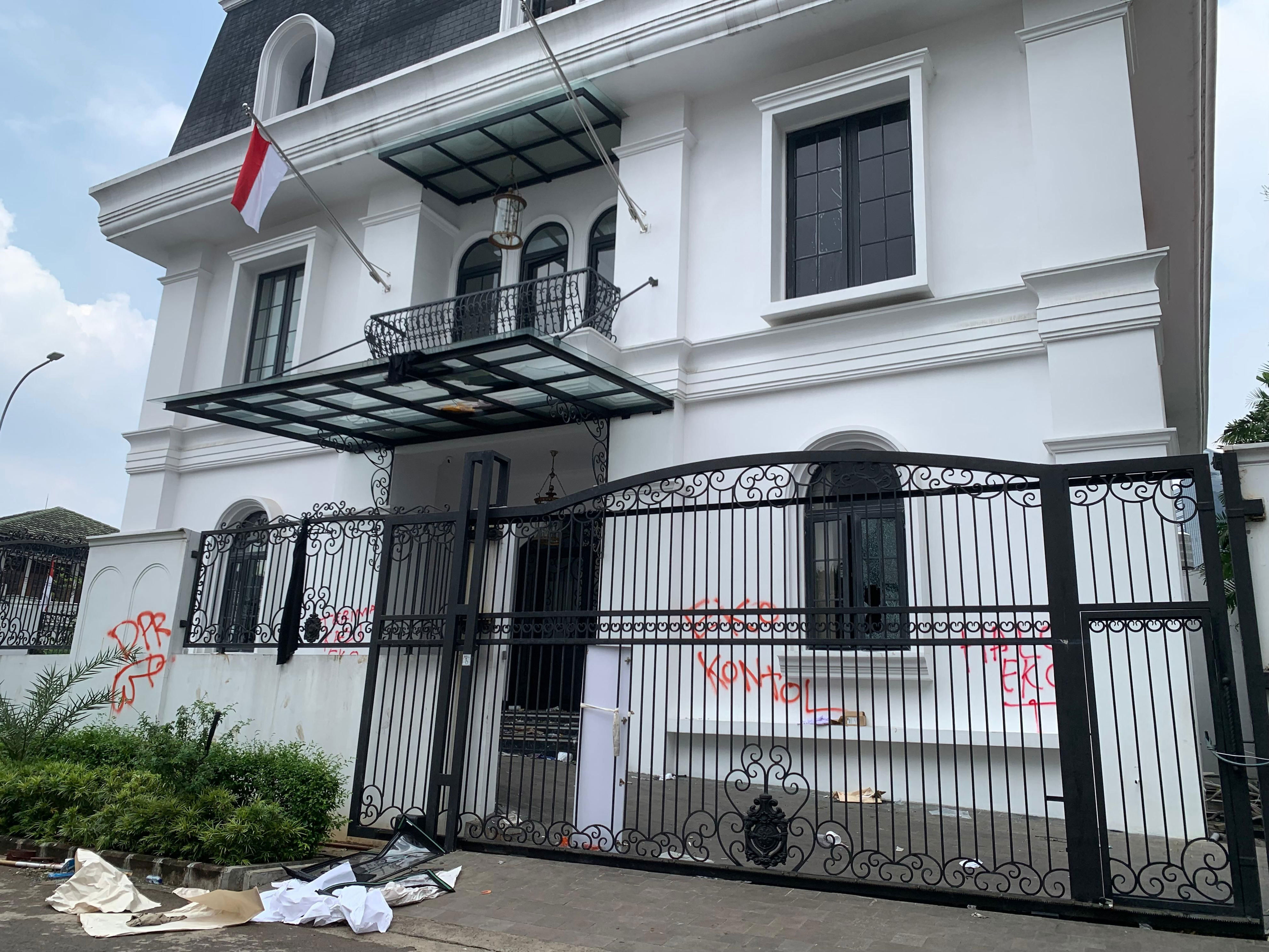Kondisi Rumah Eko Patrio Setelah Dijarah Massa, Dinding Banyak Coretan ...