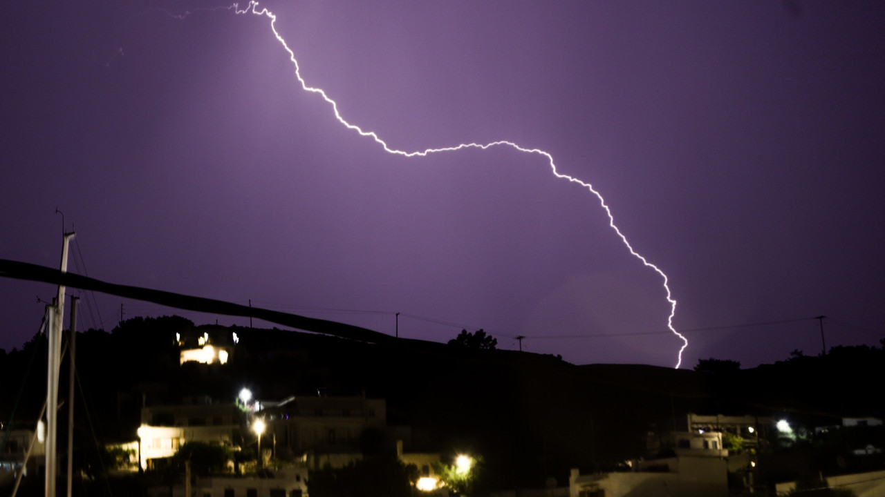 Πάνω από 20.000 κεραυνοί έπεσαν το Σάββατο σε Κέρκυρα, Ήπειρο και Δυτ ...