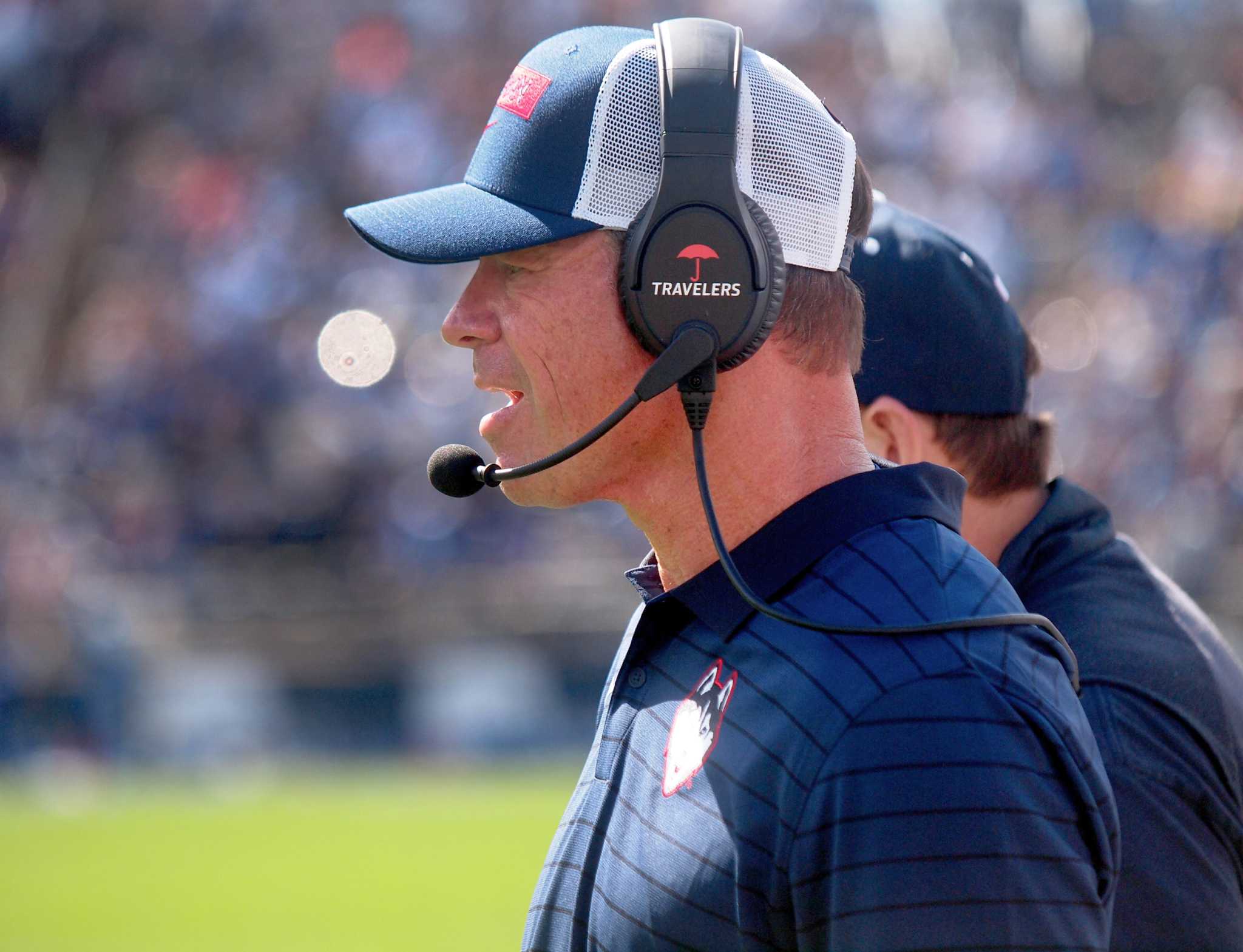 UConn football team stumbles in the fourth quarter, losing at Syracuse ...