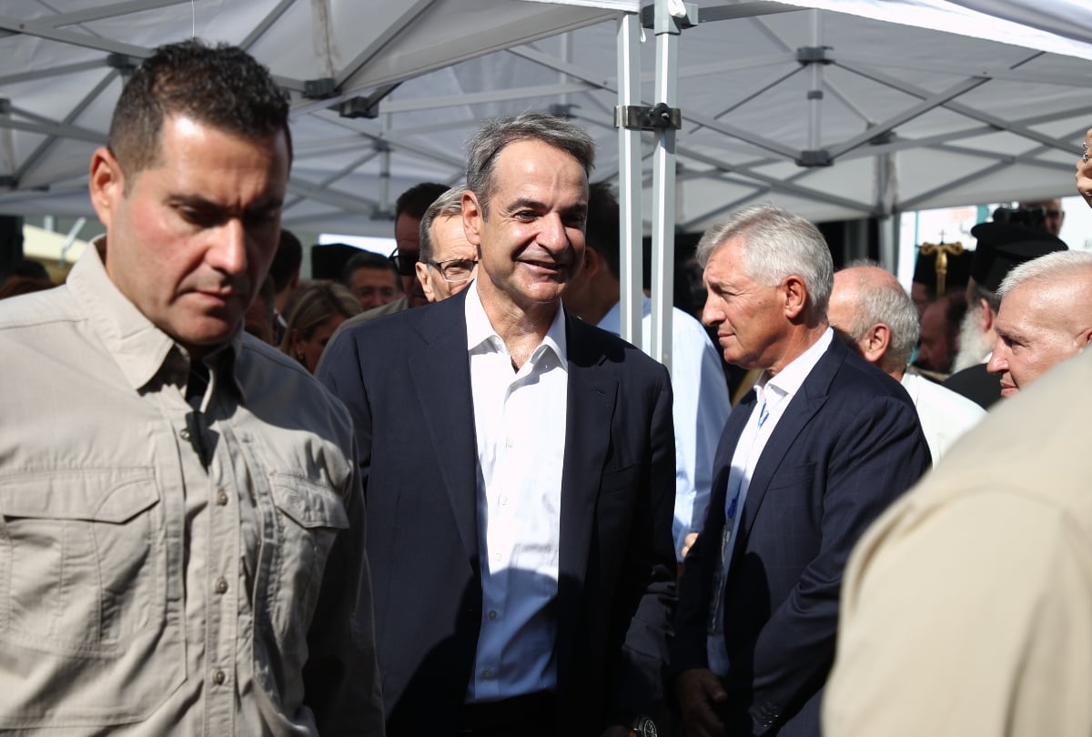 Στους χώρους της ΔΕΘ ο Κυριάκος Μητσοτάκης: Το supercar της McLaren που ...