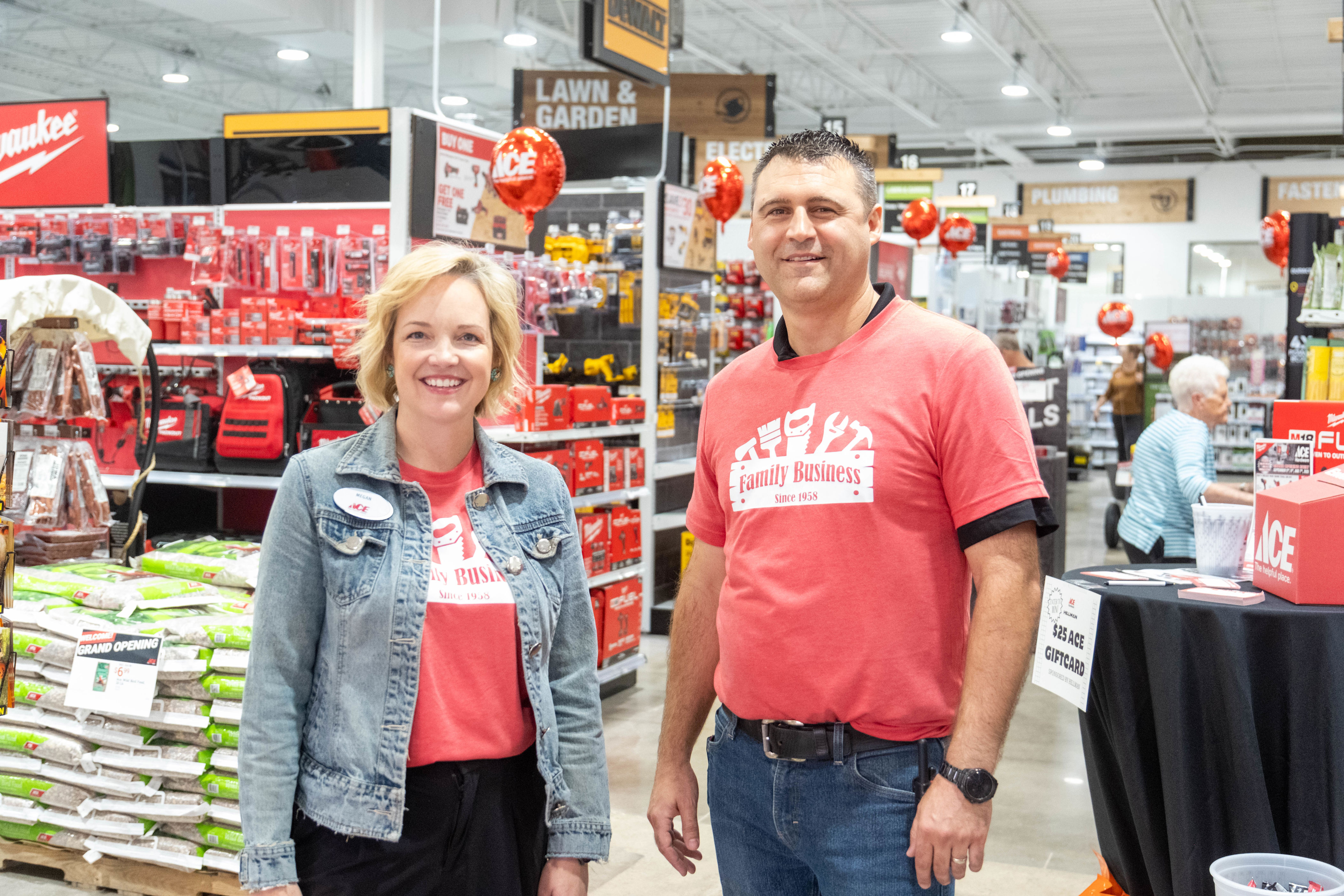 Summit Ace Hardware opens new Amarillo store with chainsaw board-cutting