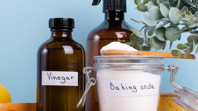 The Simple Kitchen Ingredient That Can Freshen Up Stained Plastic Food ...