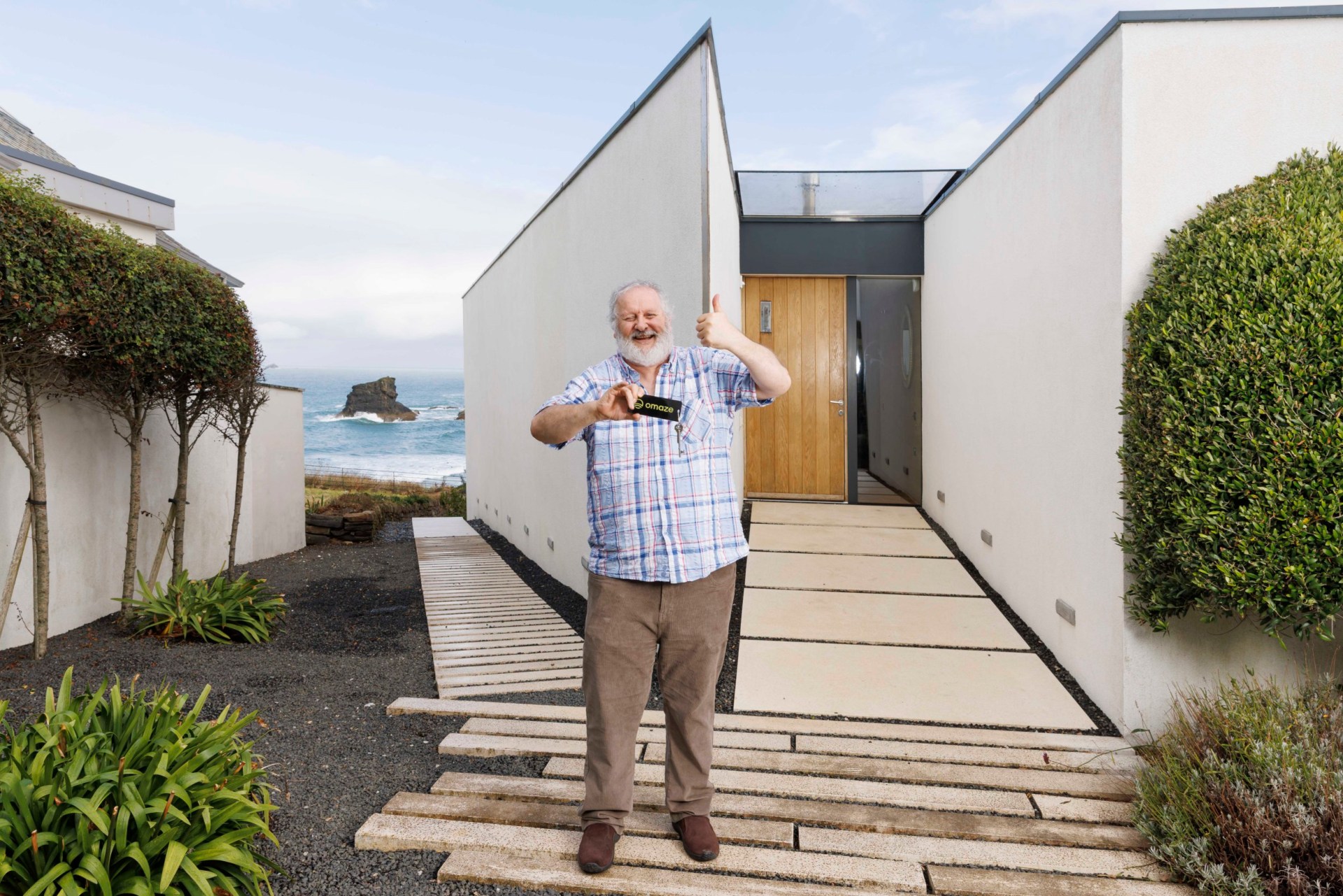 Retired teacher wins £3m Cornwall mansion for £25