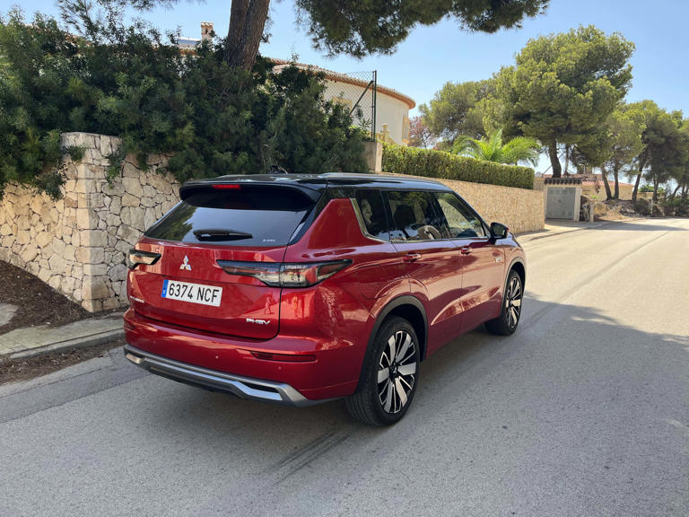 Probamos el Mitsubishi Outlander PHEV 2025: un SUV híbrido enchufable ...