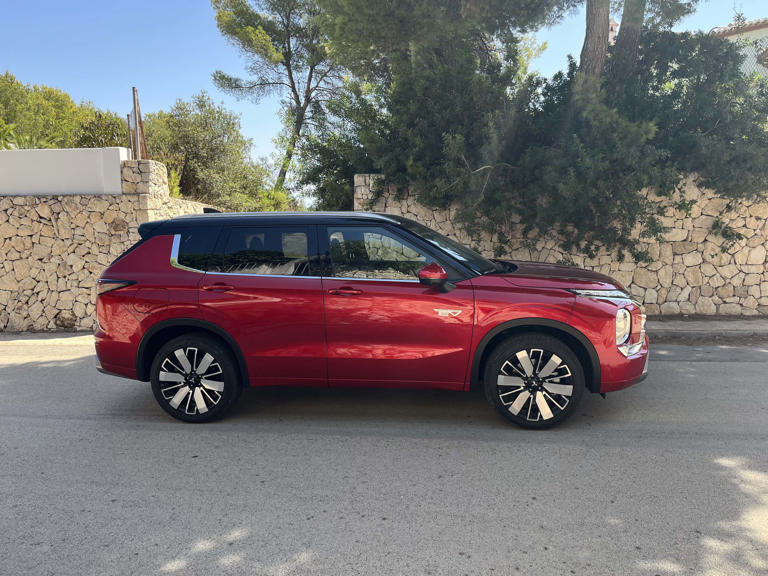 Probamos el Mitsubishi Outlander PHEV 2025: un SUV híbrido enchufable ...