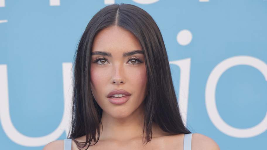 Justin Herbert's gf Madison Beer stuns in selfie with Colts fan at ...