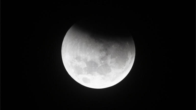 What to expect during today's 'blood moon' total lunar eclipse