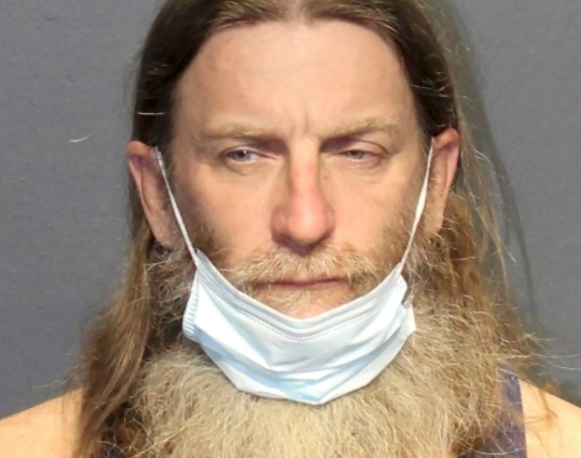 Újra letartóztatták a férfit, aki „Auschwitzi tábor” feliratú ...