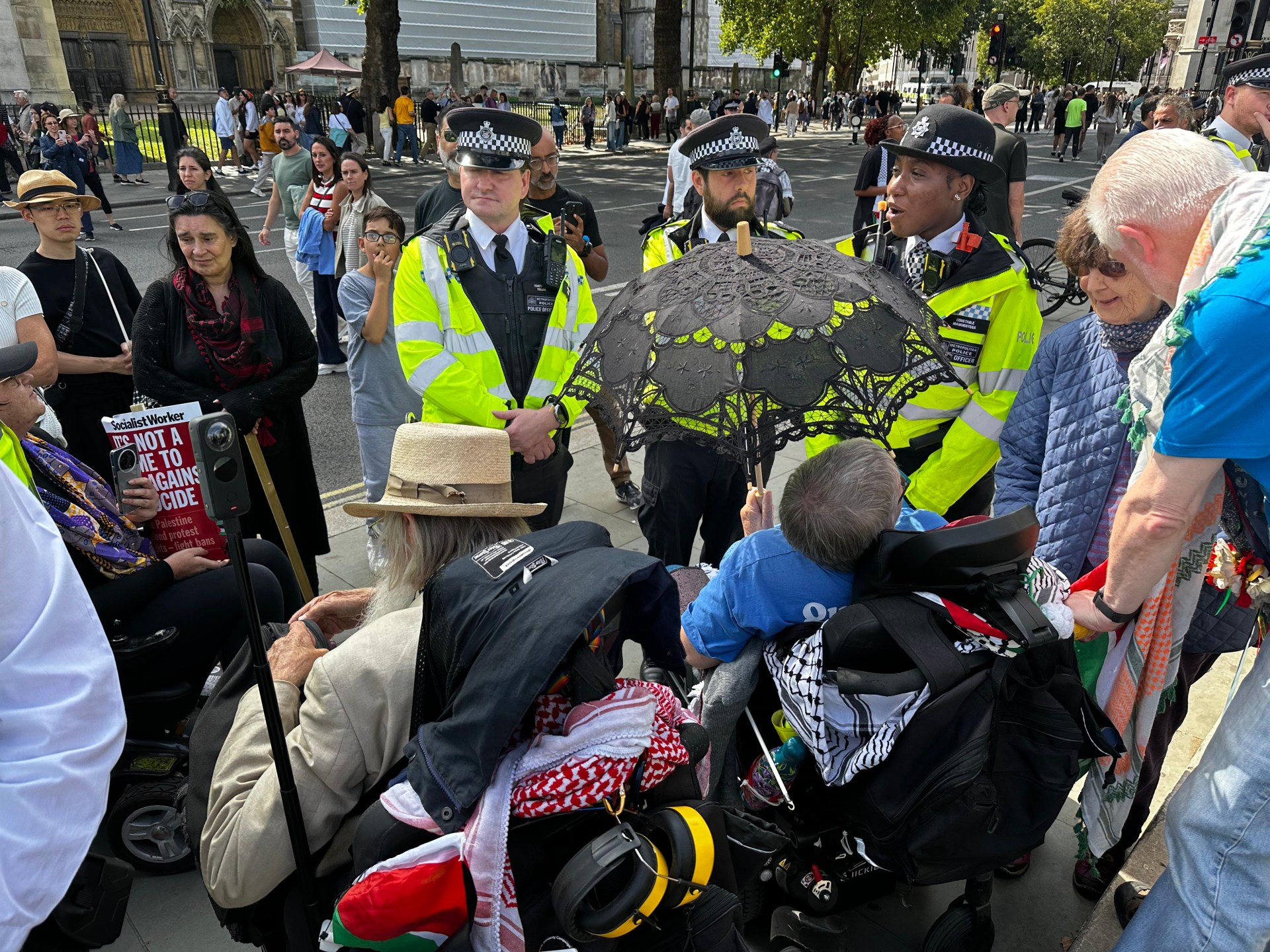 Met Police Arrest 890 at Central London Protest
