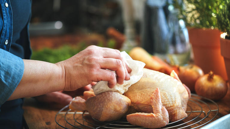 Bobby Flay Shockingly Commits This Common Food Sin